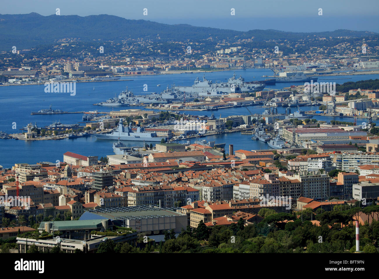 Harbor overview hi-res stock photography and images - Alamy