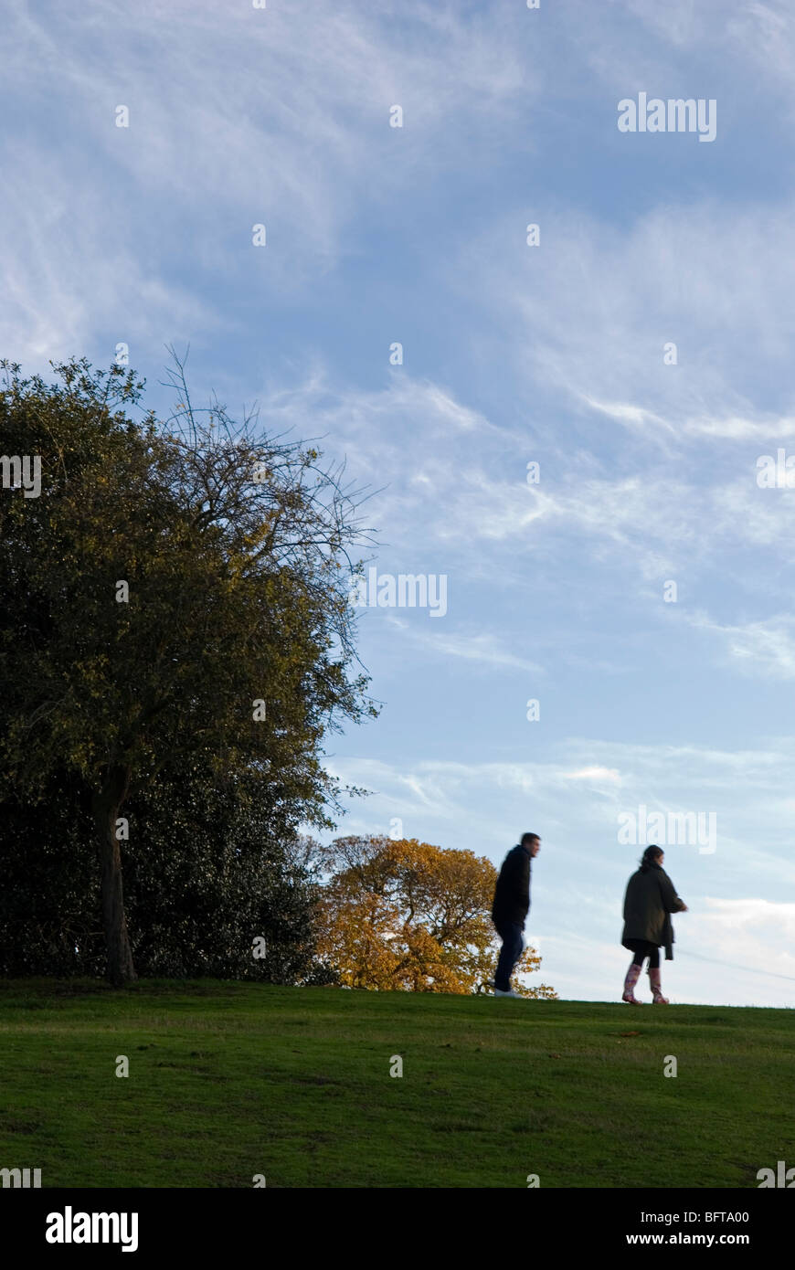 Uk sunny day london park hi-res stock photography and images - Alamy