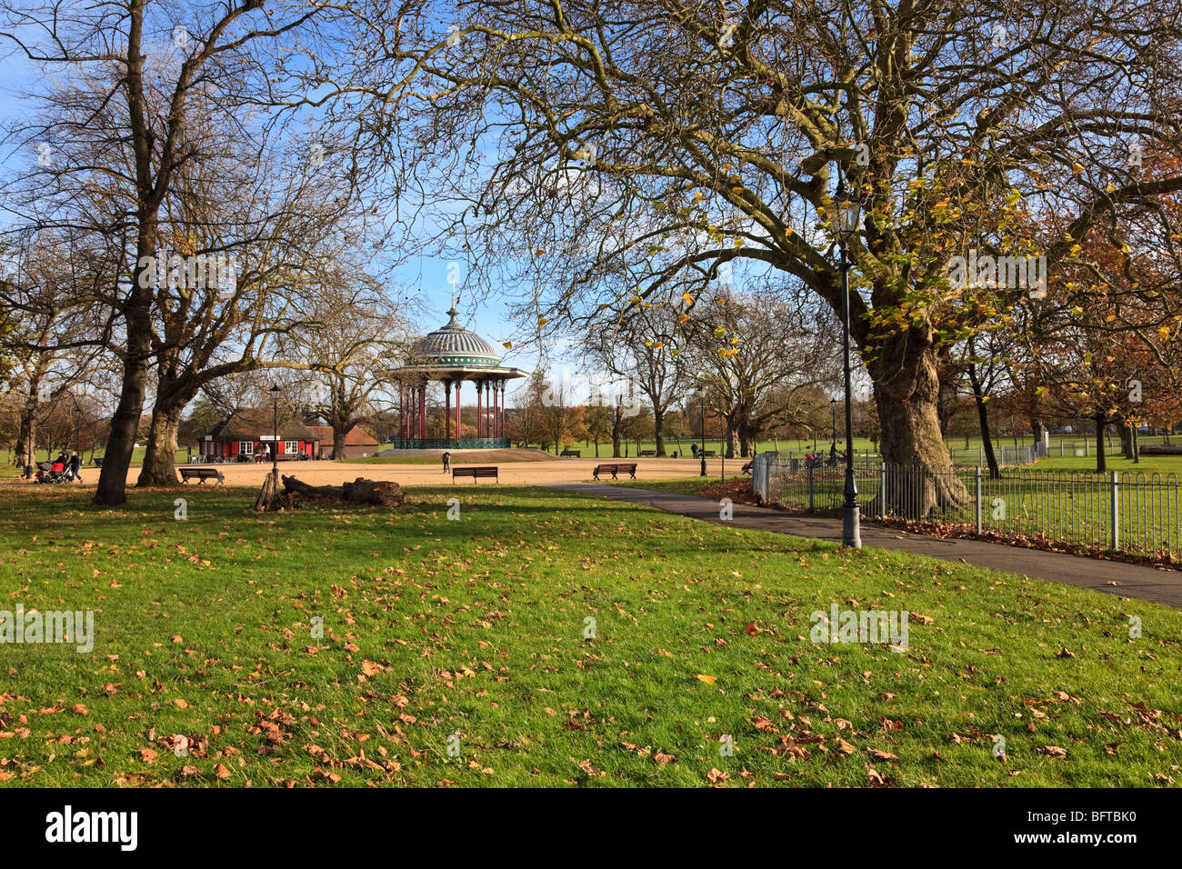 At clapham common hi-res stock photography and images - Alamy