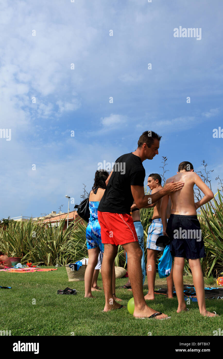 Apply sun cream hi-res stock photography and images - Alamy