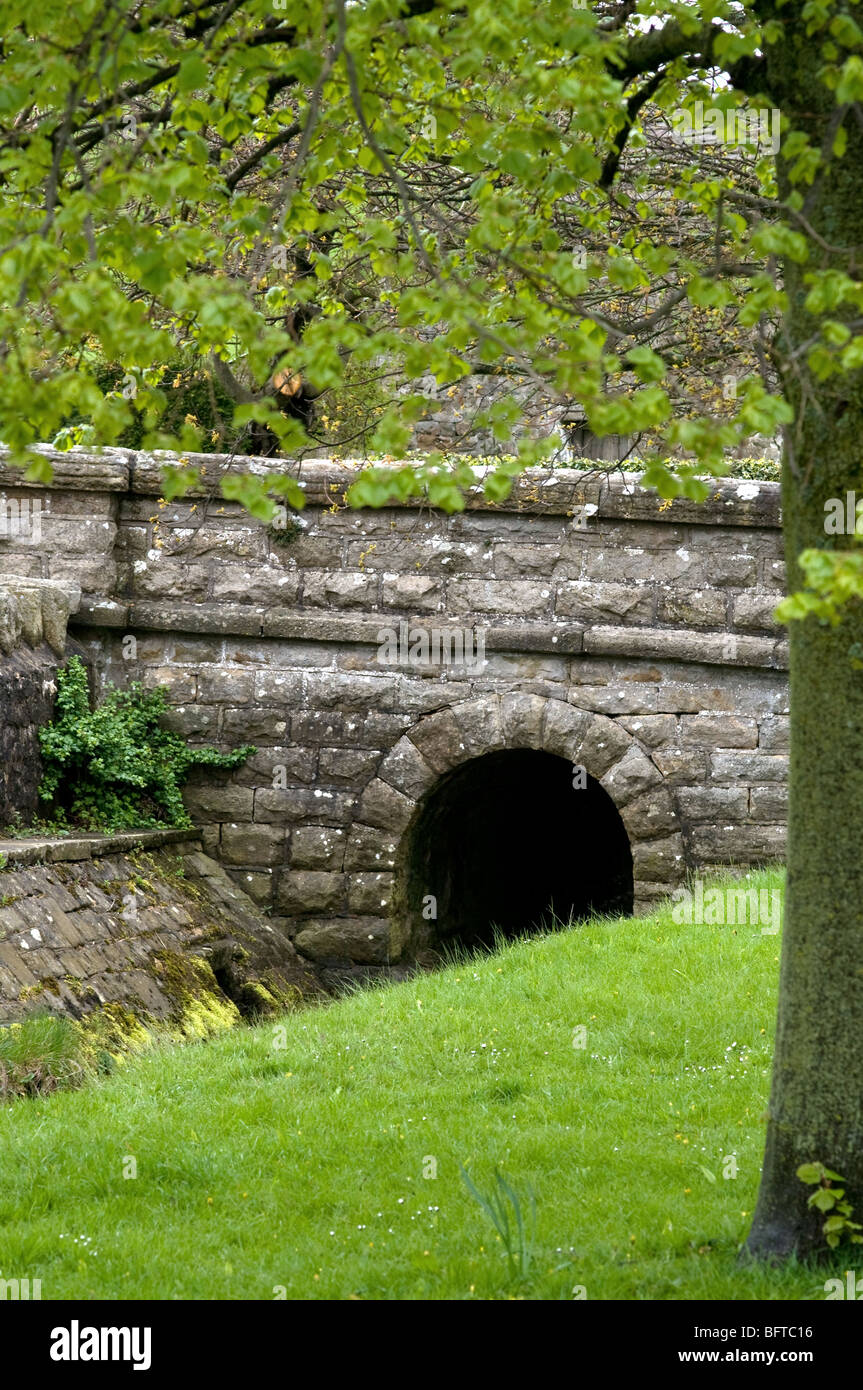 Small bridge over stream hi-res stock photography and images - Alamy