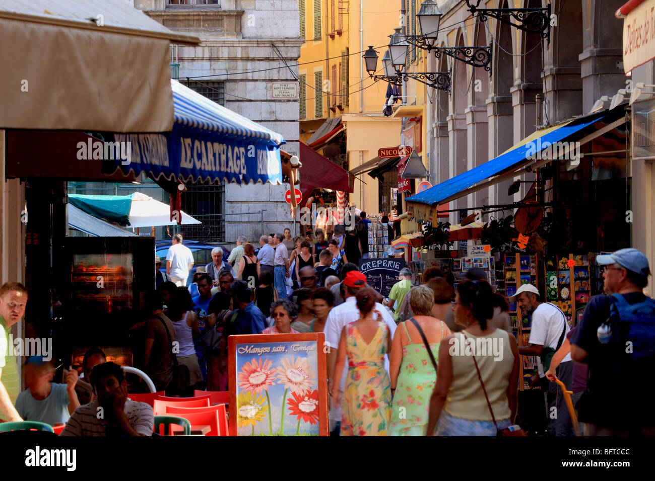 Lively street scene in the old city of Nice Stock Photo - Alamy