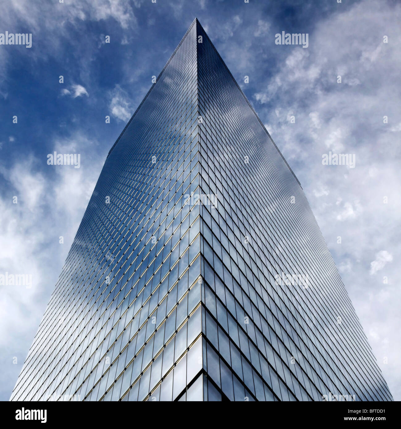 Cloud Reflection In Building, New York City Stock Photo - Alamy
