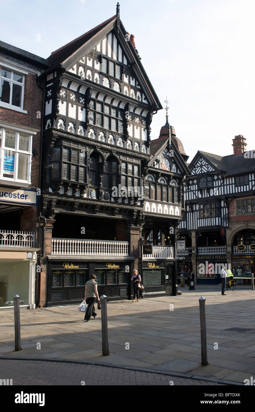 Shops in the historic city of Chester Stock Photo - Alamy