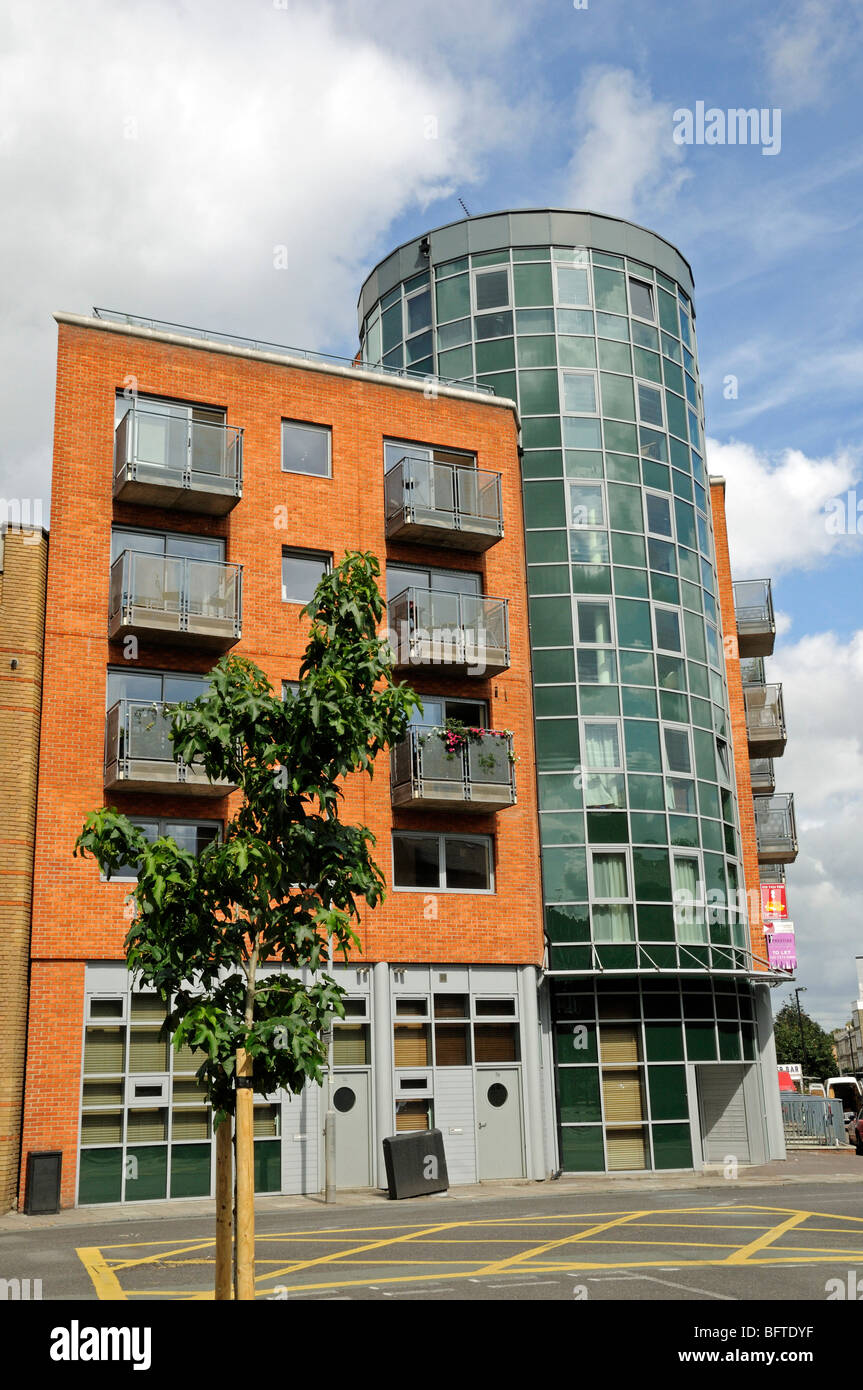 Modern flats london hi-res stock photography and images - Alamy