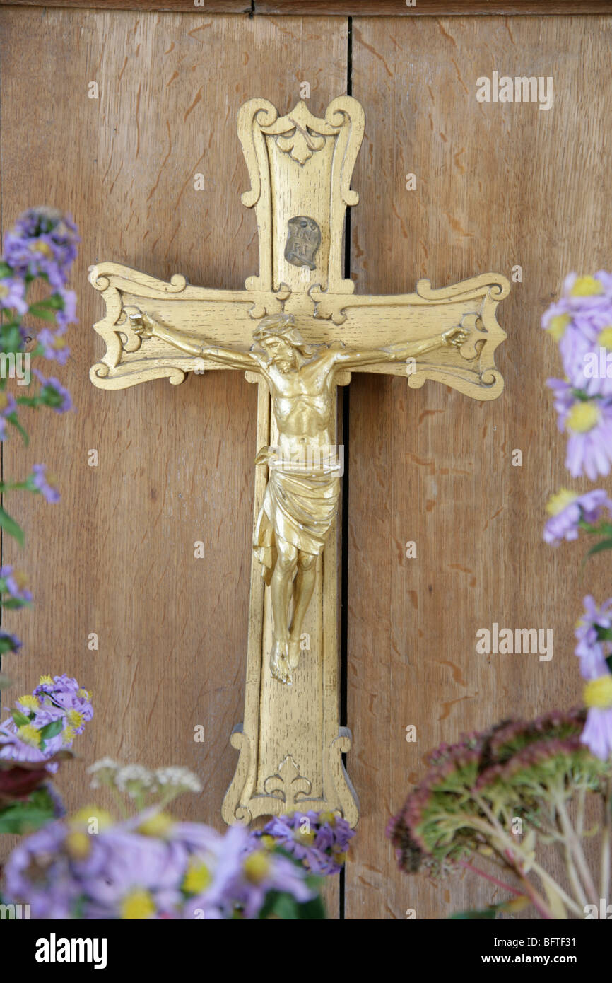 Golden crucifixion hi-res stock photography and images - Alamy