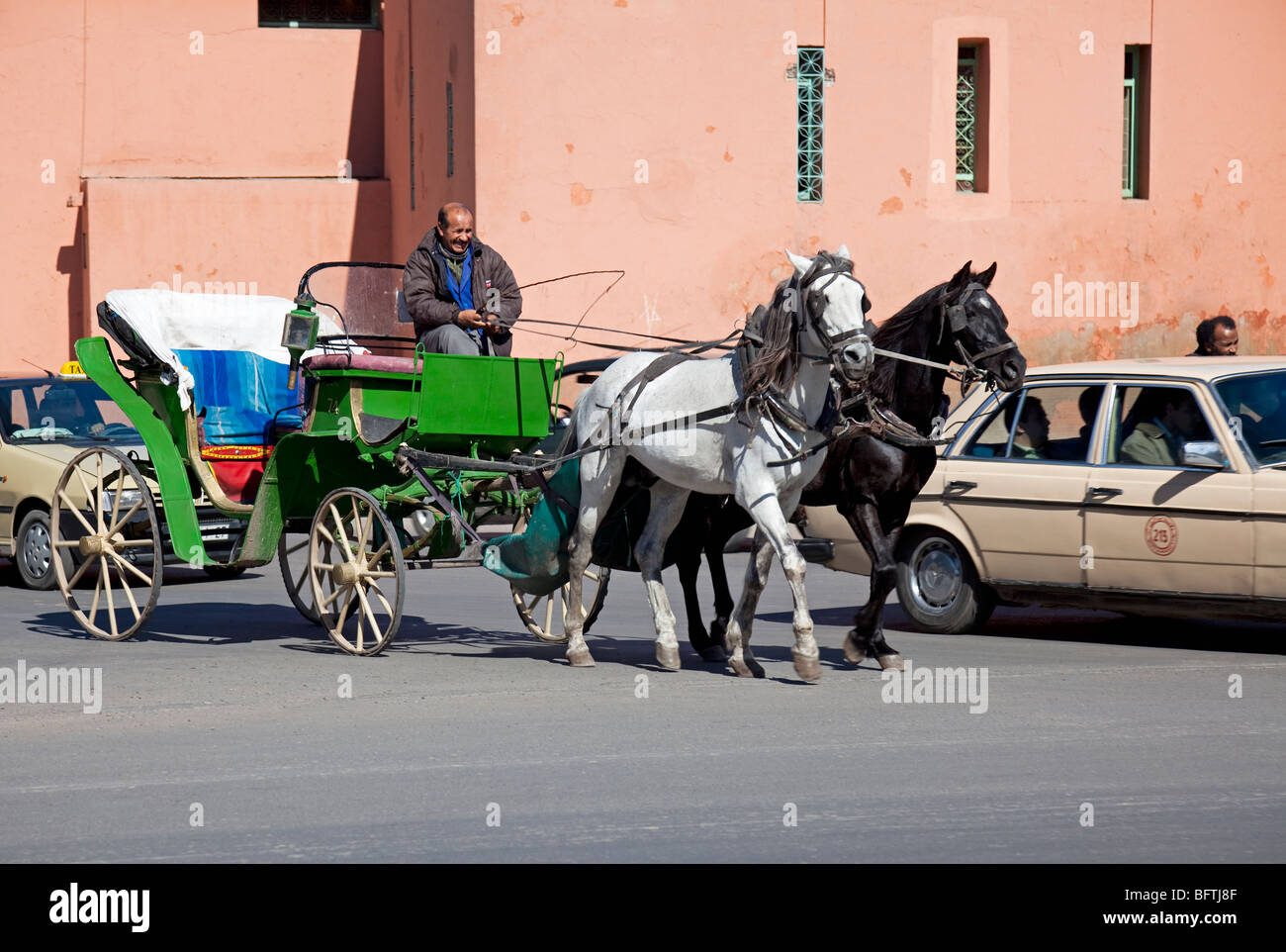 Horse drawn carriage taxis hi-res stock photography and images - Alamy