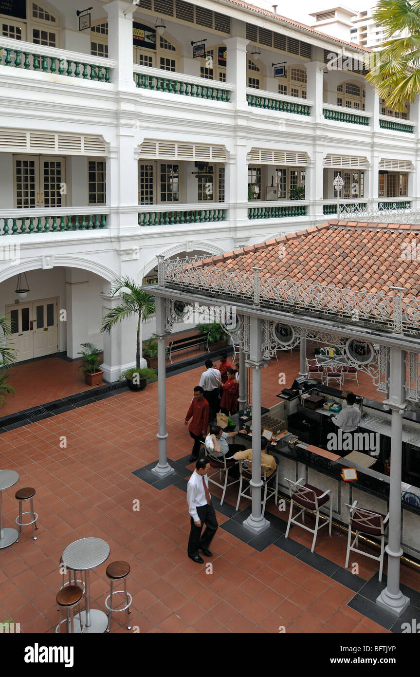 Raffles Hotel, Courtyard or Terrace Bar, Singapore Stock Photo - Alamy