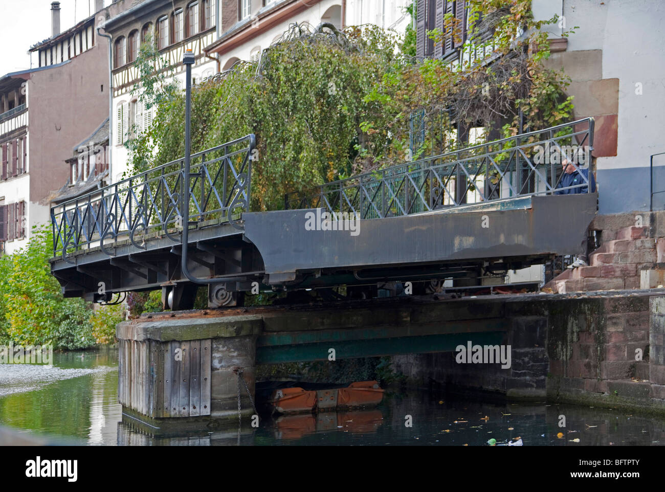 Revolving bridge pont tournant on river Ill, Strasbourg Bas Rhin Alsace ...