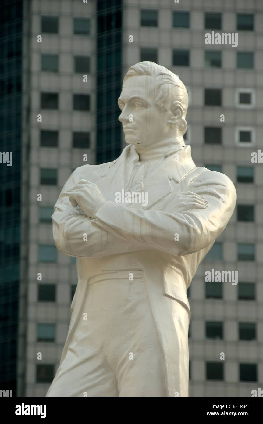 Raffles statue sir stamford raffles hi-res stock photography and images ...