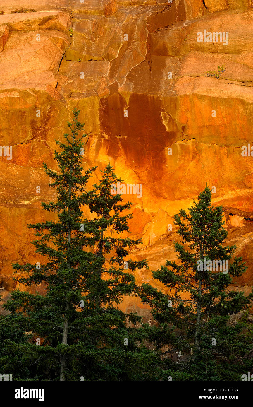Tall granite cliffs hi-res stock photography and images - Alamy