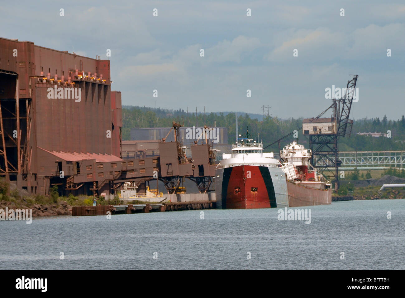 Great Lakes ships loading an unloading iron ore in silver bay minnesota ...