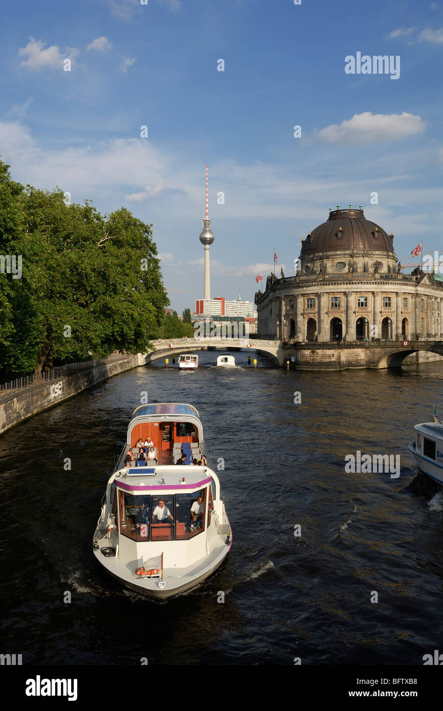 Berlin river boat hi-res stock photography and images - Alamy