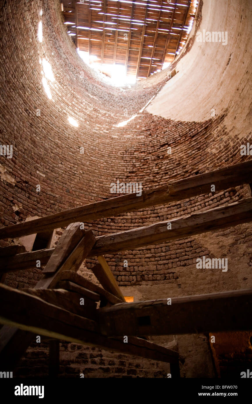 Middle within hi-res stock photography and images - Alamy