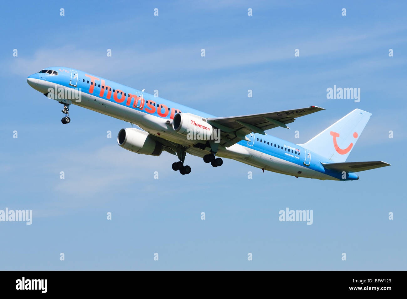 Plane take off hi-res stock photography and images - Alamy