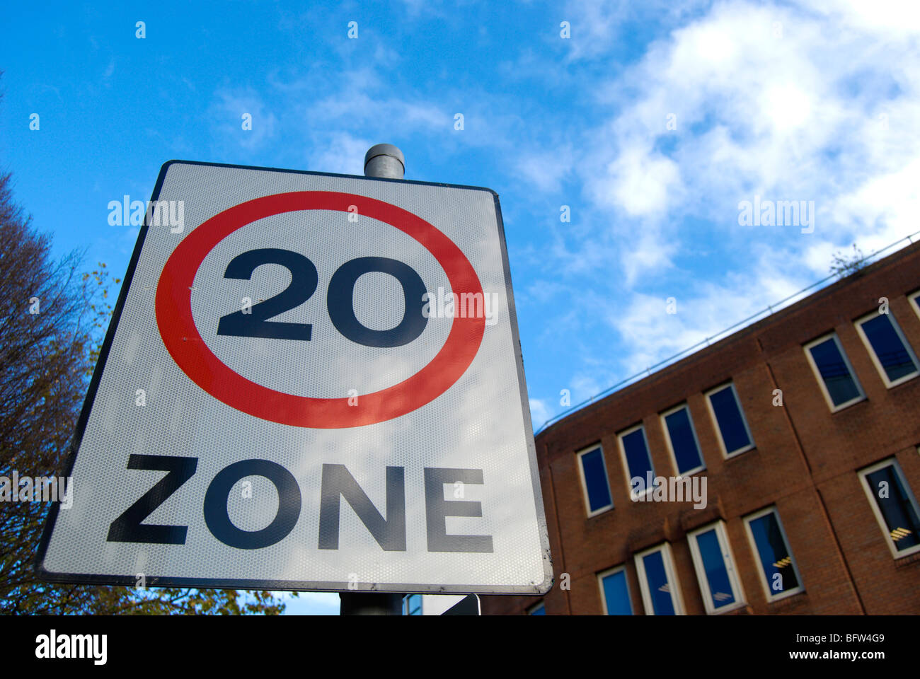 20mph zone uk hi-res stock photography and images - Alamy