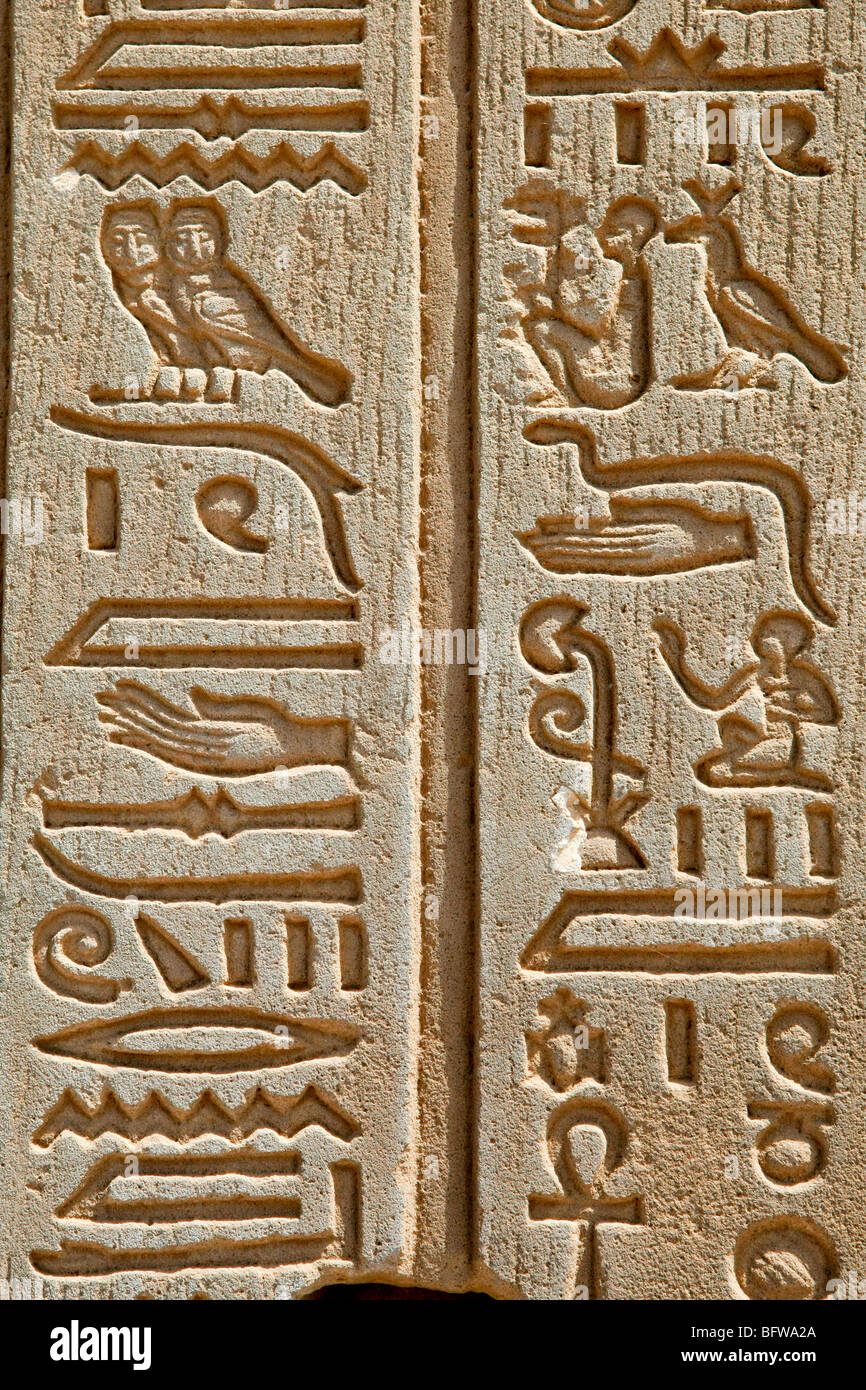 Ancient egypt religious symbols hi-res stock photography and images - Alamy