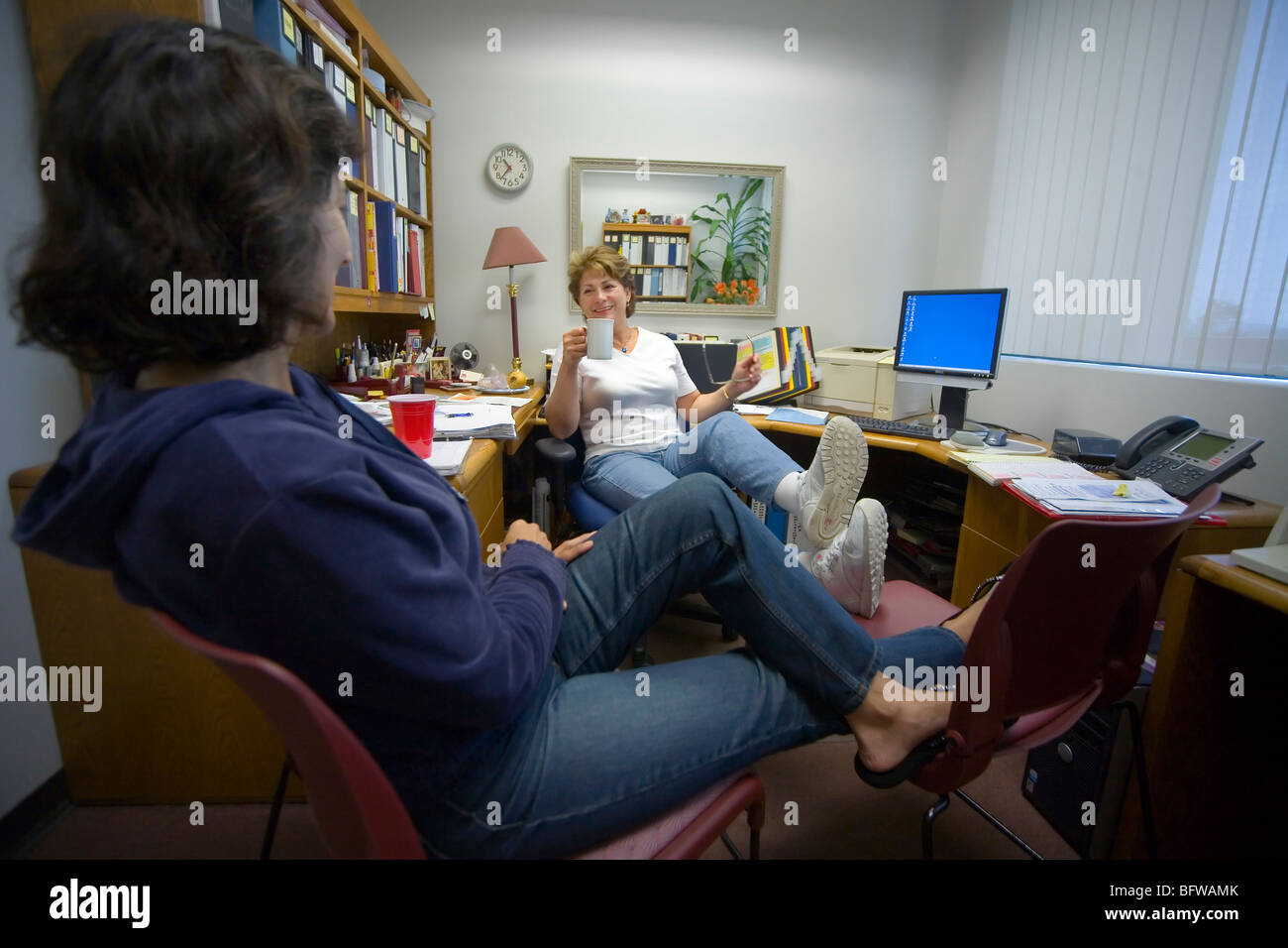 Professor discussion hi-res stock photography and images - Alamy