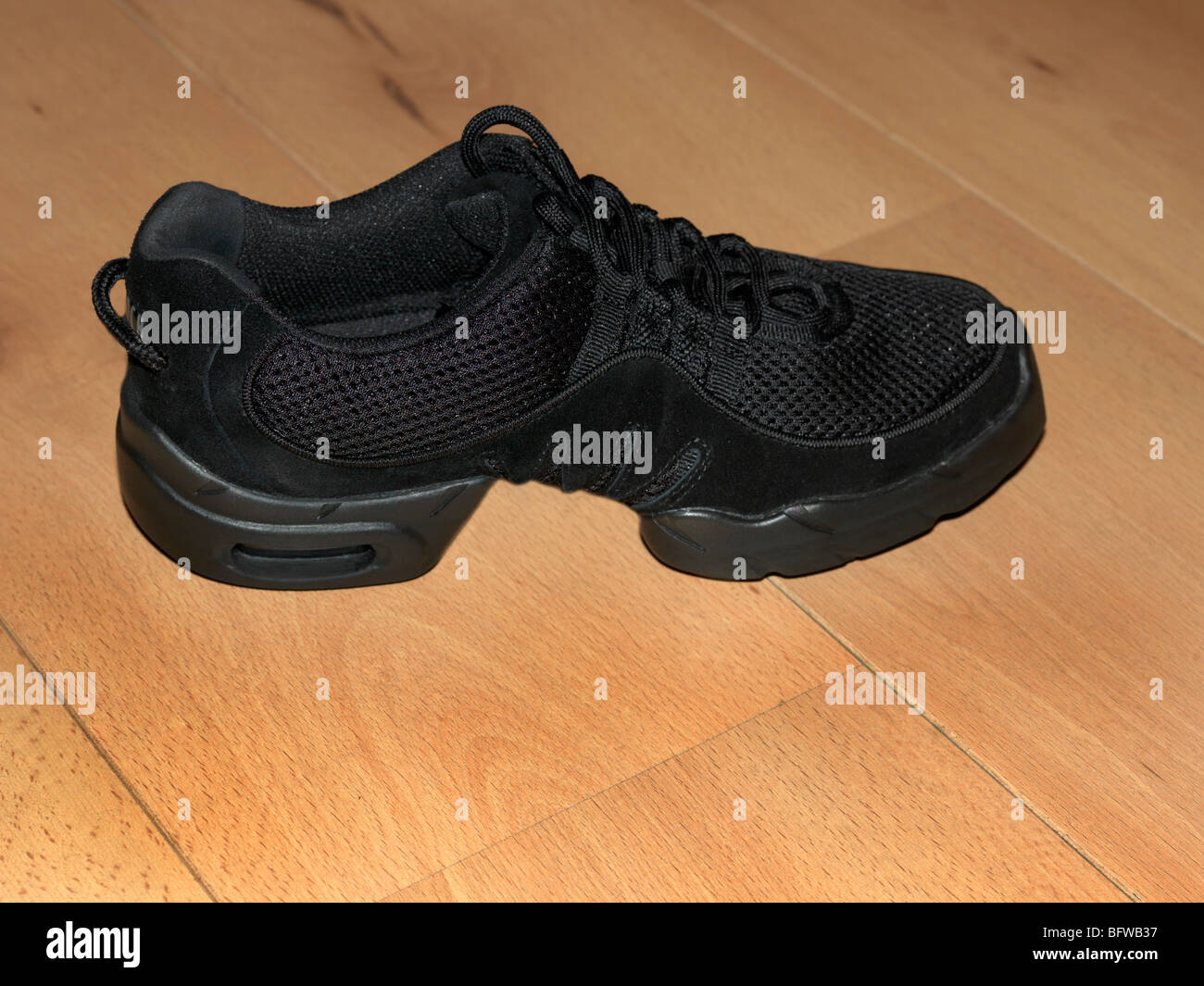 Toe dance hi-res stock photography and images - Alamy