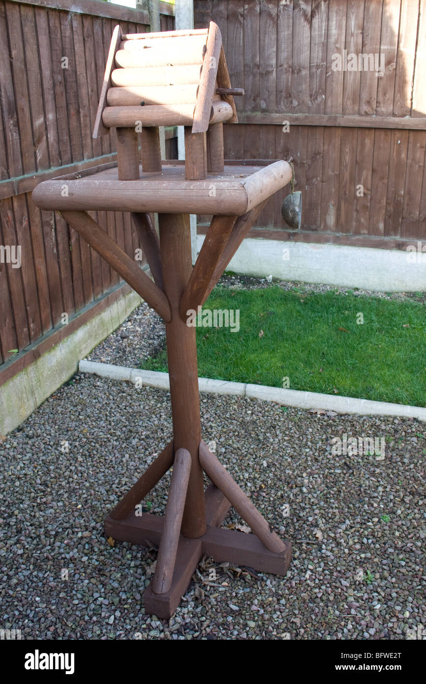Garden bird table Stock Photo - Alamy
