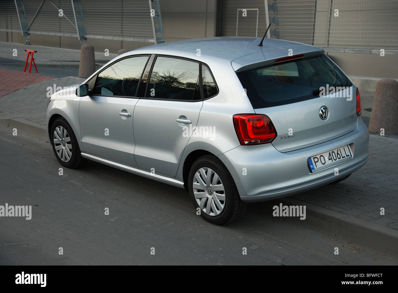 Volkswagen Polo 1.6 TDI - 2009 - silver - five doors (5D) - German ...