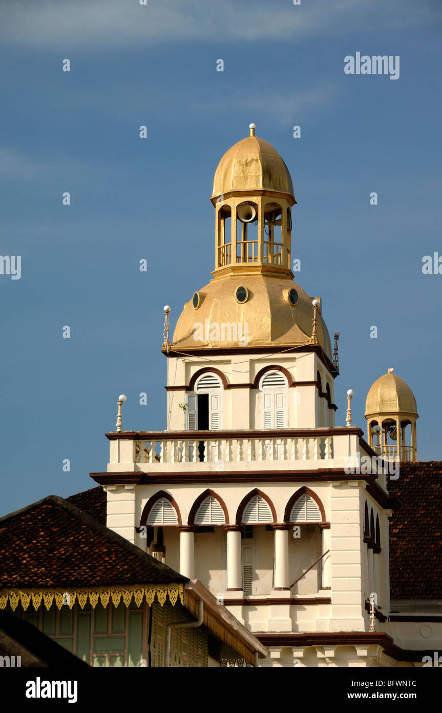 Domed Tower & Cupolas of 1920s or Ninetten Twenties Style Masjid Negari ...