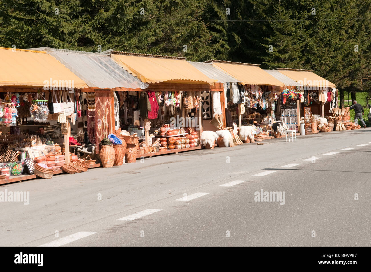 Road side shops hi-res stock photography and images - Alamy