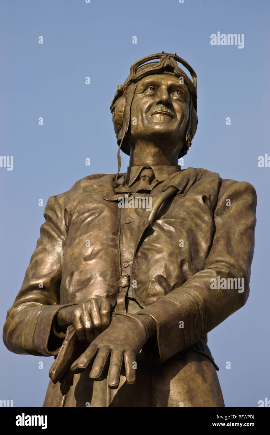 Sir Keith Park Statue High Resolution Stock Photography and Images - Alamy