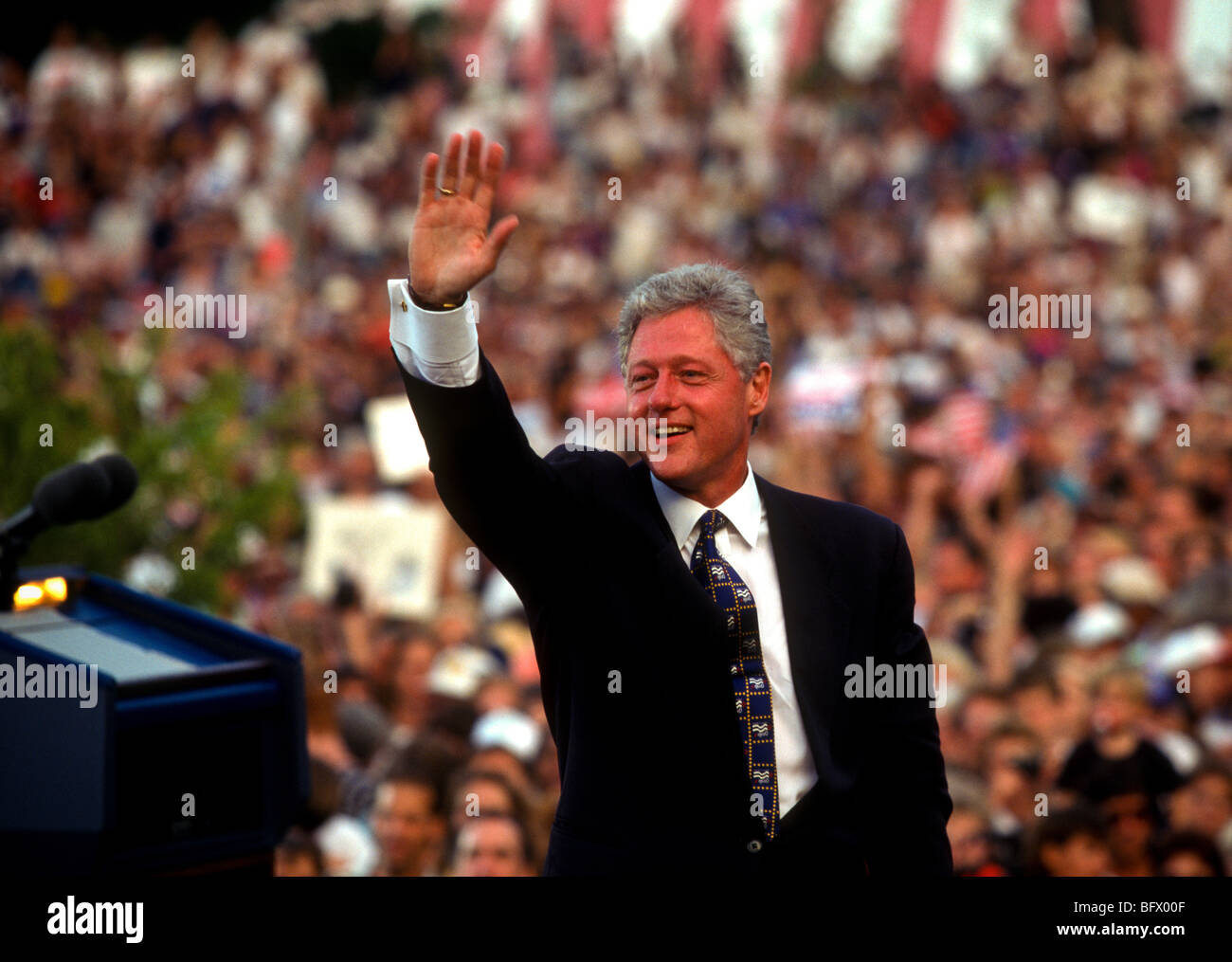 US President Bill Clinton campaigns during the 1996 presidential ...