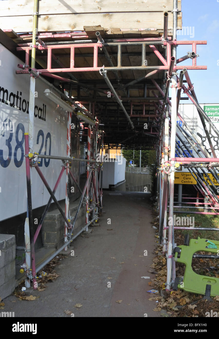 Covered footpath by a building construction site Stock Photo - Alamy