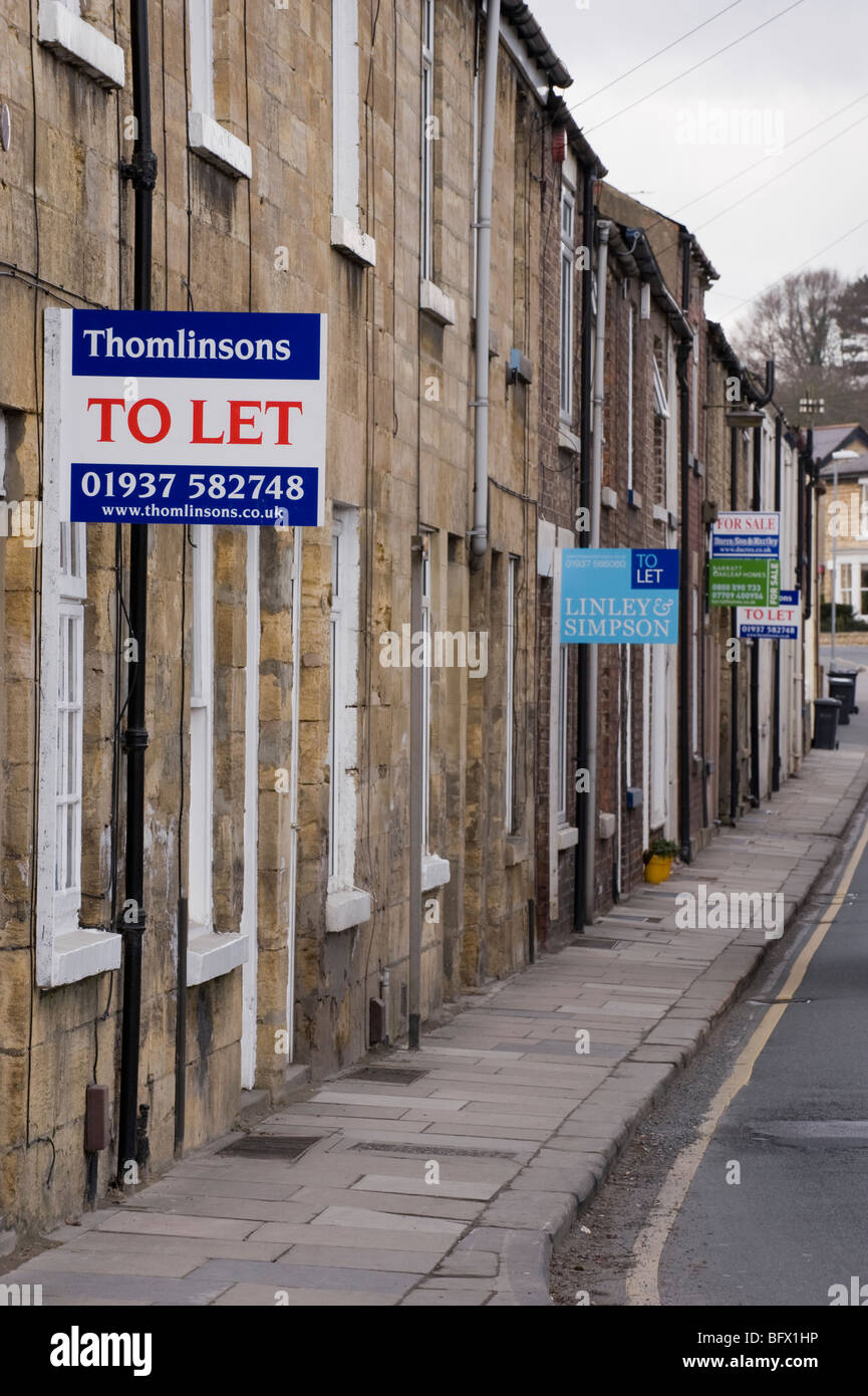 For sale or to let sign displayed on the front of houses Stock Photo ...