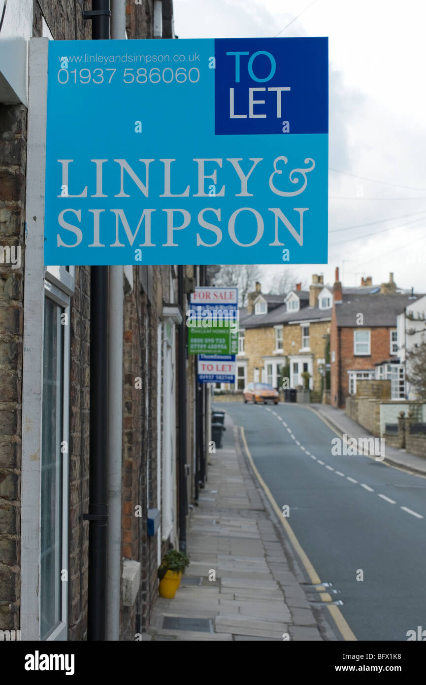 For sale or to let sign displayed on the front of houses Stock Photo ...