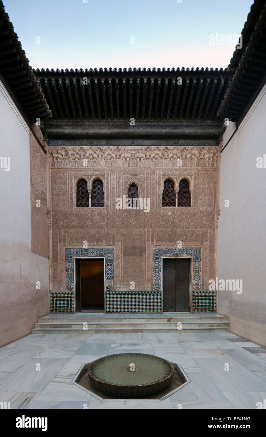 The Cuarto Dorado, the courtyard of the gate to the Comares Palace ...