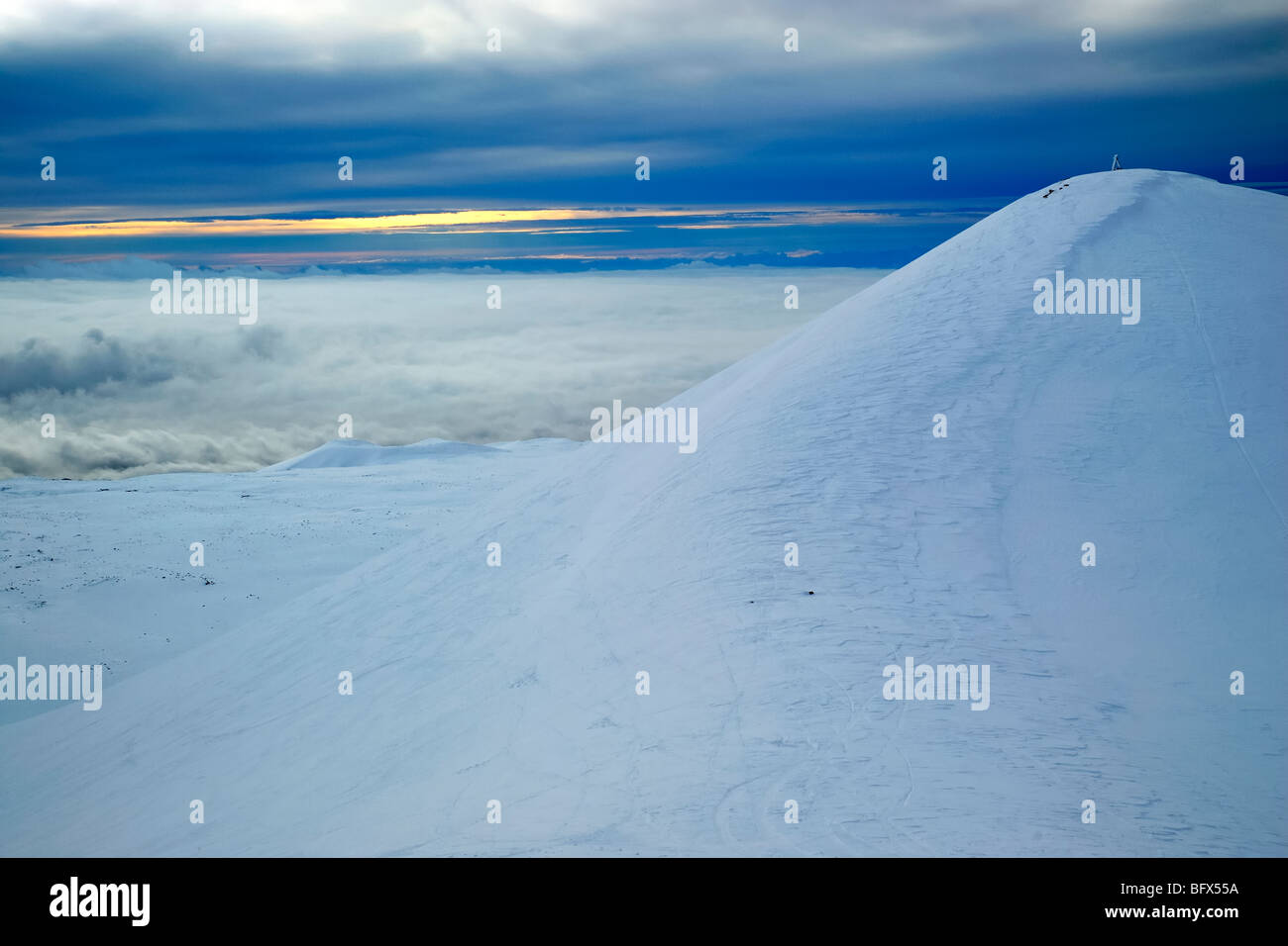 Summit of mauna kea volcano hi-res stock photography and images - Alamy