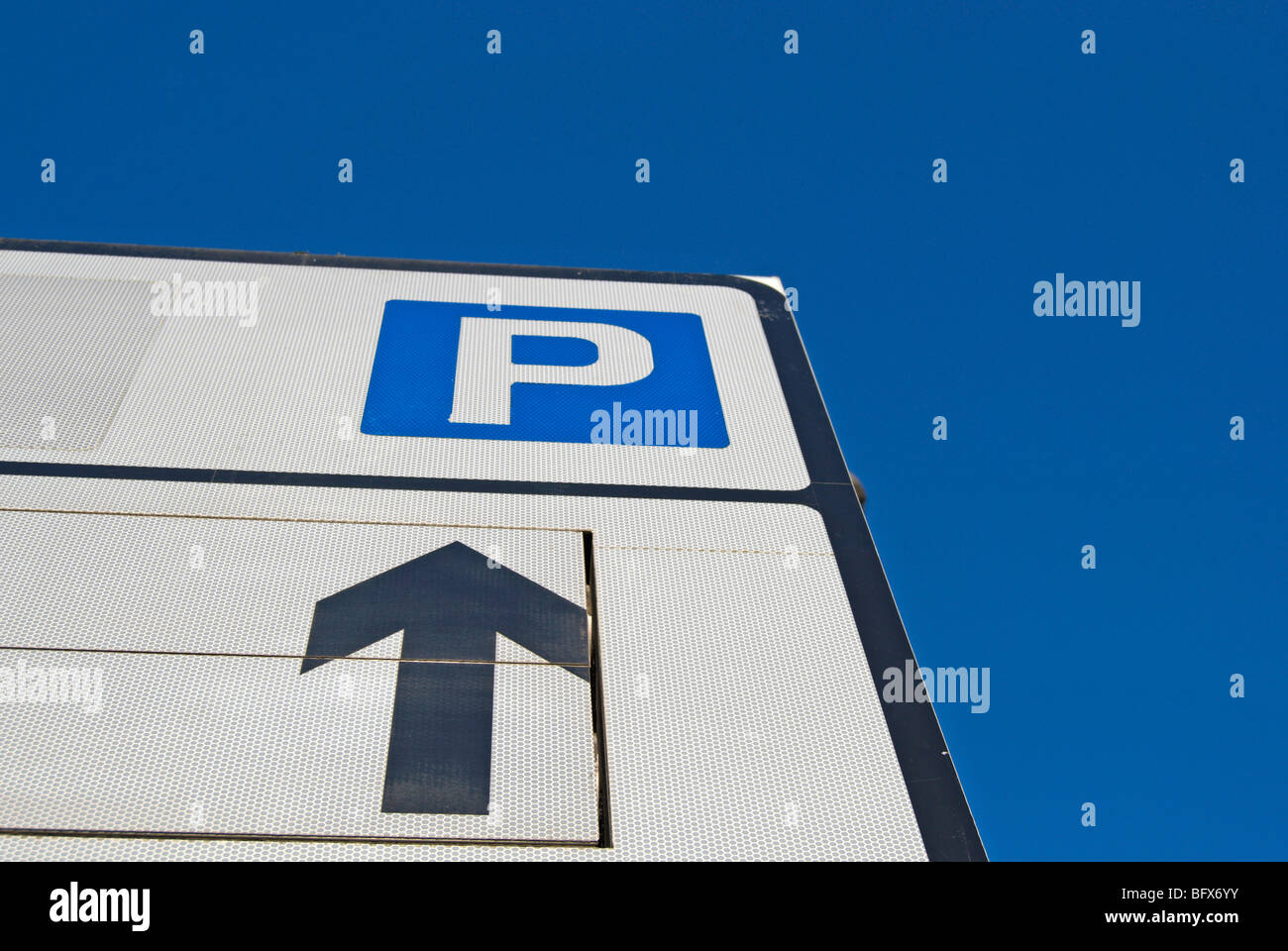 Letter signage hi-res stock photography and images - Alamy