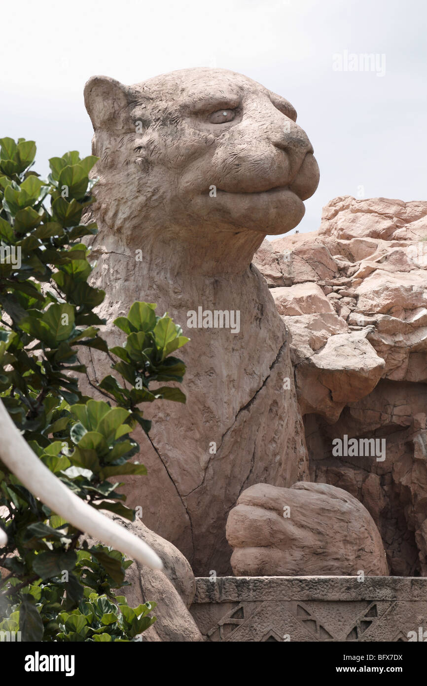 Elephant and Lion sculptures (statue) in The Palace Hotel in the Sun ...