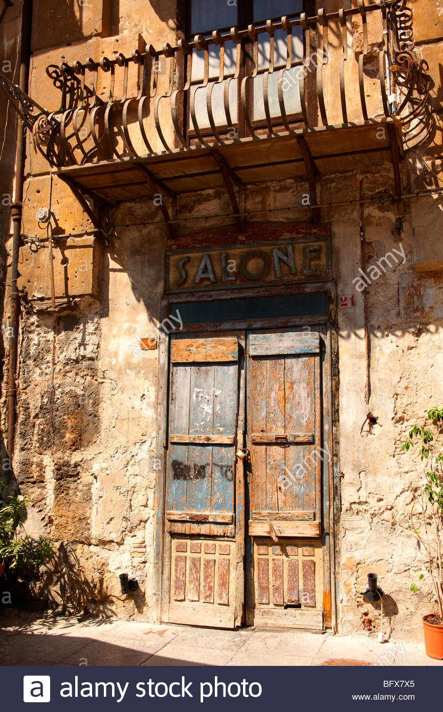 Poor Houses Stock Photos & Poor Houses Stock Images - Alamy