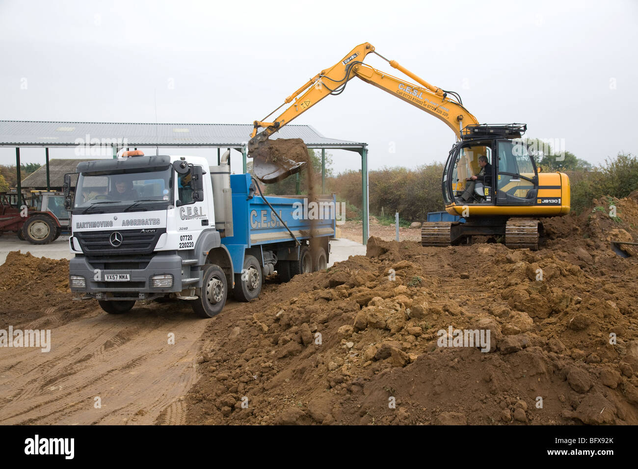 Loading a tipper truck hi-res stock photography and images - Alamy