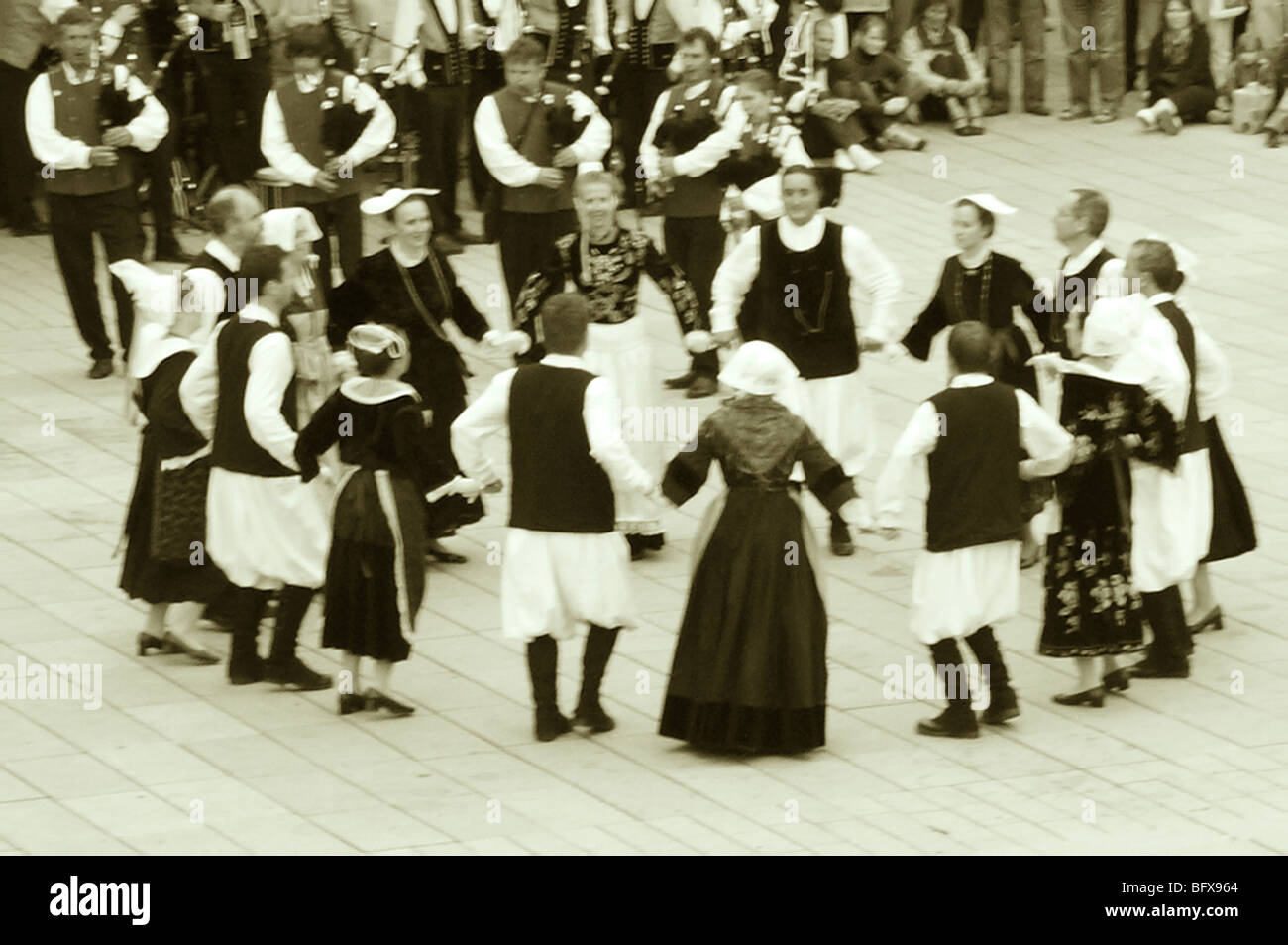 Brittany traditional dress hi-res stock photography and images - Alamy