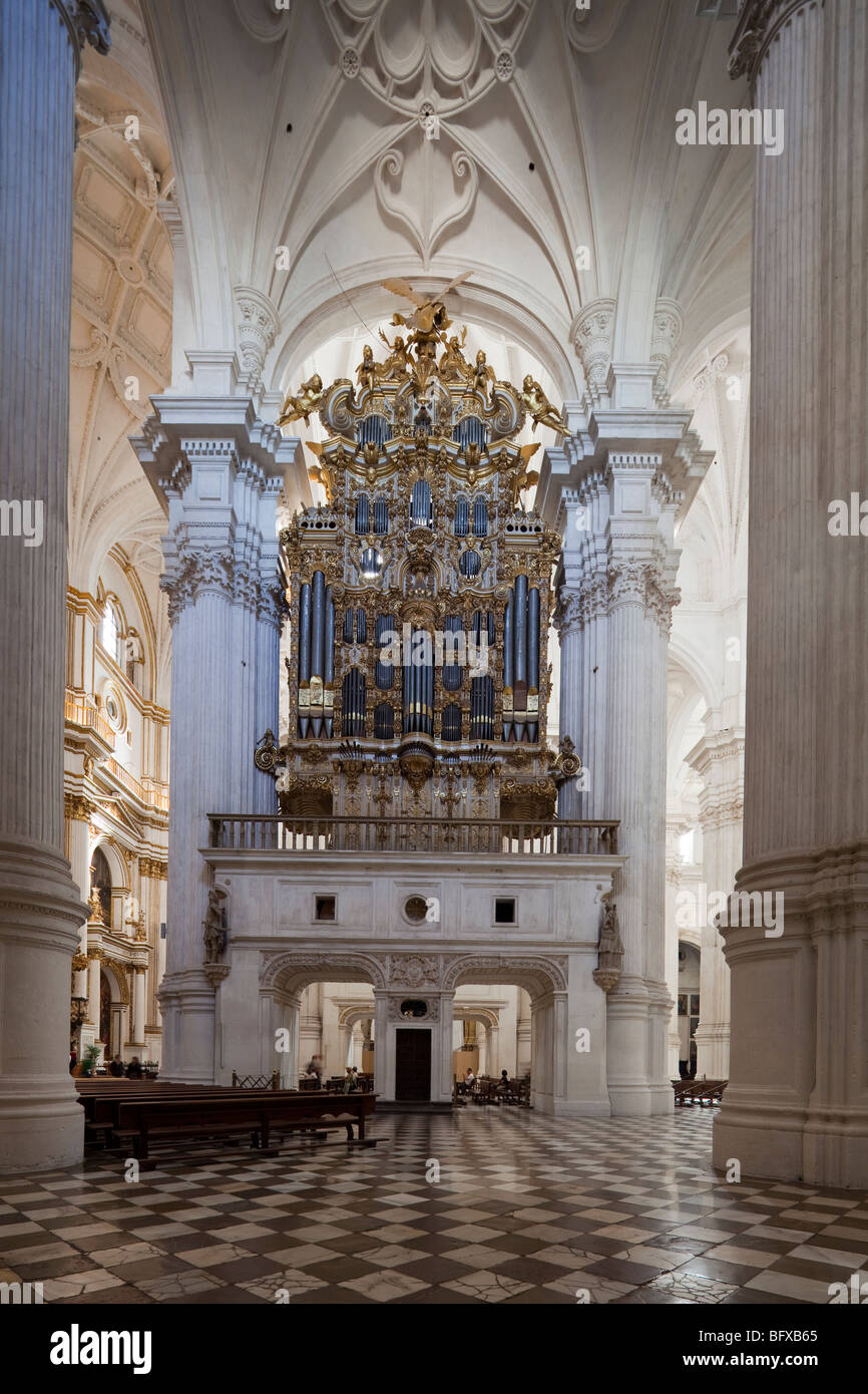 Cathedral organ pipes hi-res stock photography and images - Alamy
