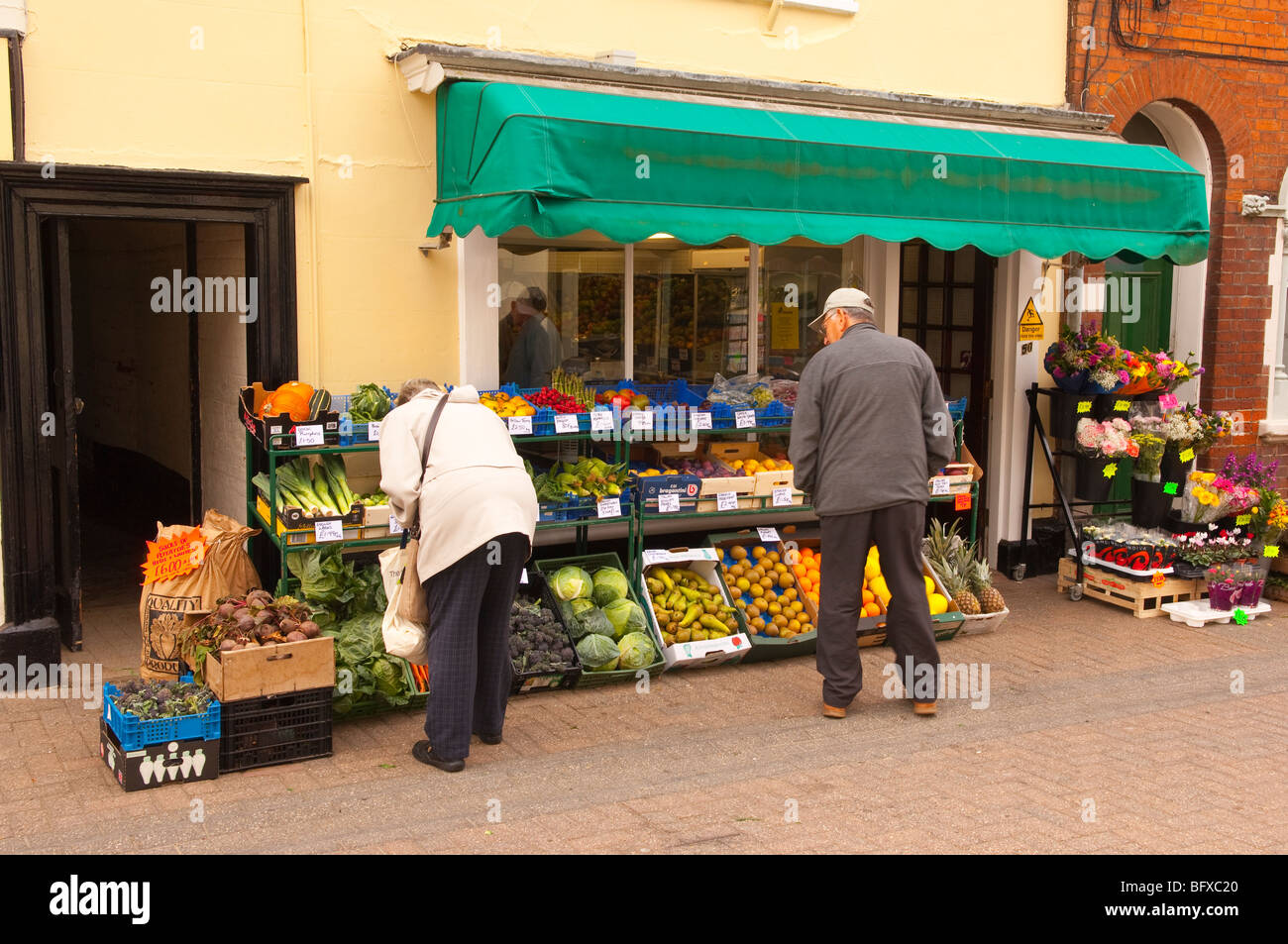 Greengrocers exterior hi-res stock photography and images - Alamy