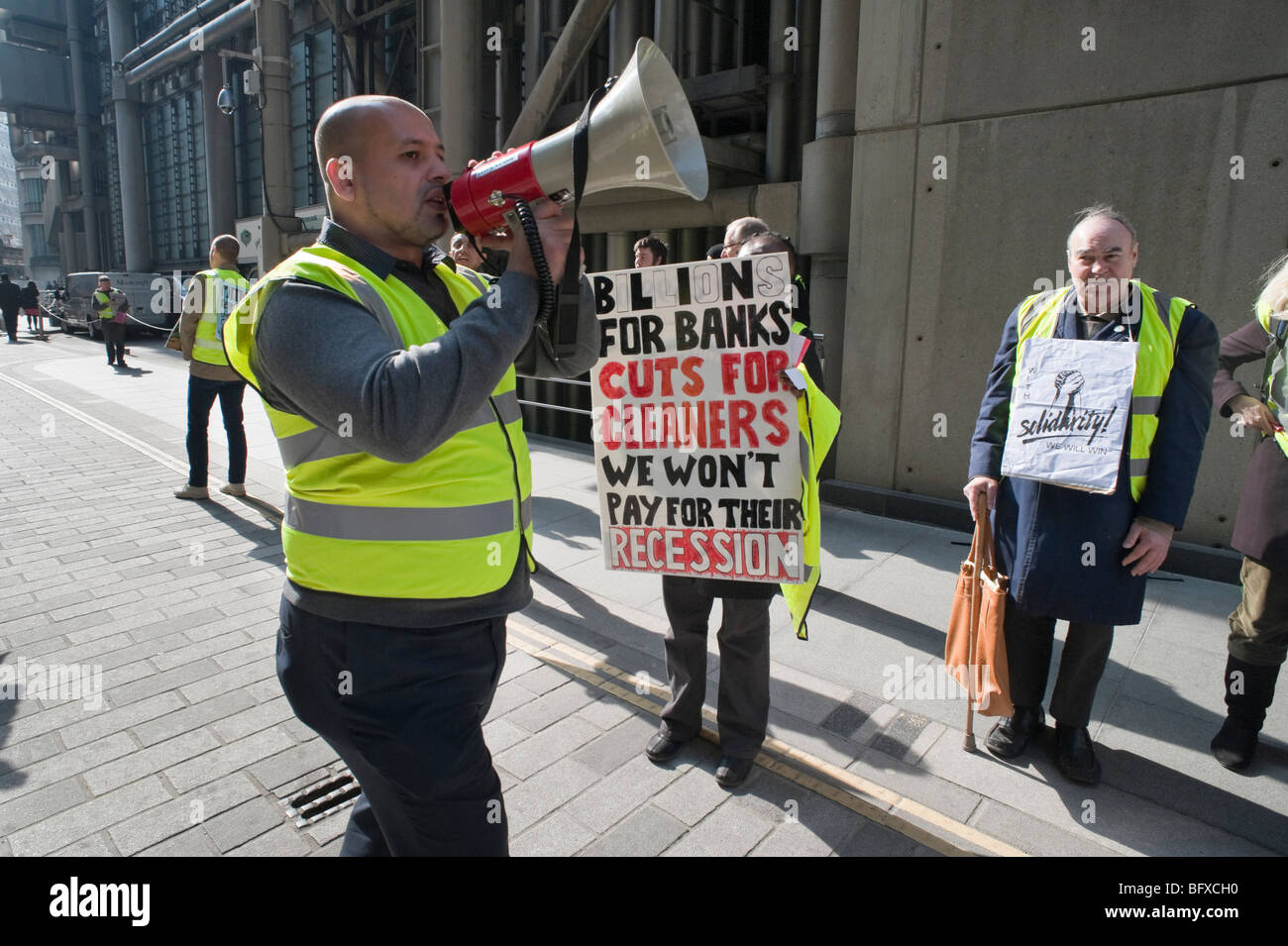 Cleaners for Justice! demonstration at City office of insurance brokers ...