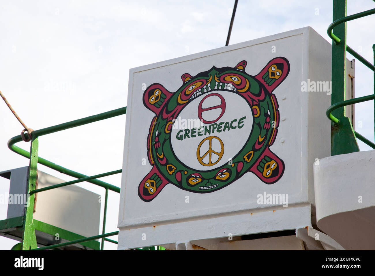 Greenpeace logo hi-res stock photography and images - Alamy