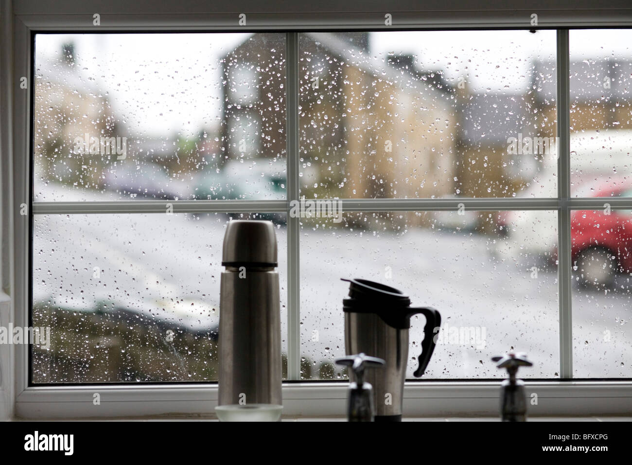Rain on a window hi-res stock photography and images - Alamy