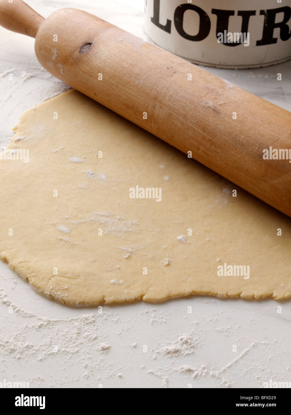 Shortcrust pastry rolled out hi-res stock photography and images - Alamy
