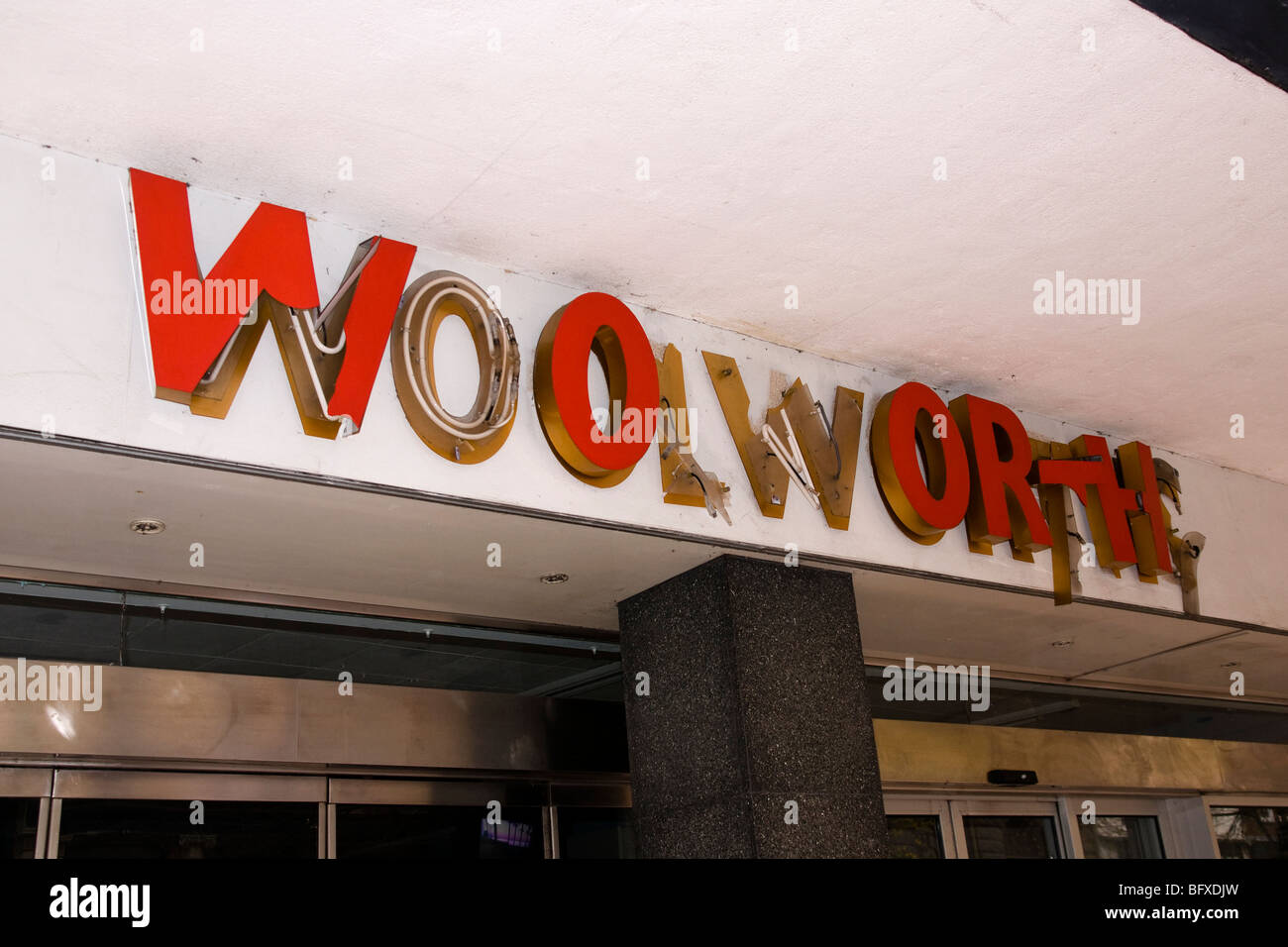 Woolworths sign hi-res stock photography and images - Alamy