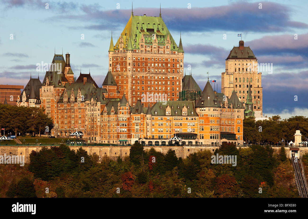 Chateau frontenac fall hi-res stock photography and images - Alamy