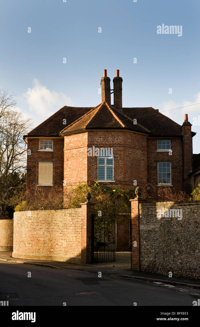 Red brick building uk hi-res stock photography and images - Alamy