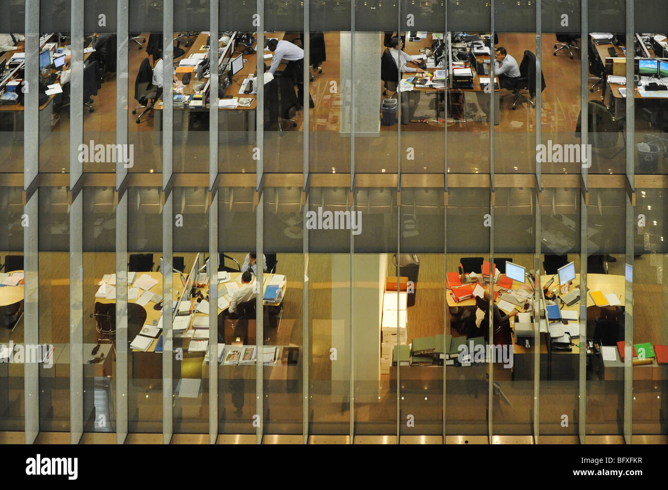 Office workers uk hi-res stock photography and images - Alamy