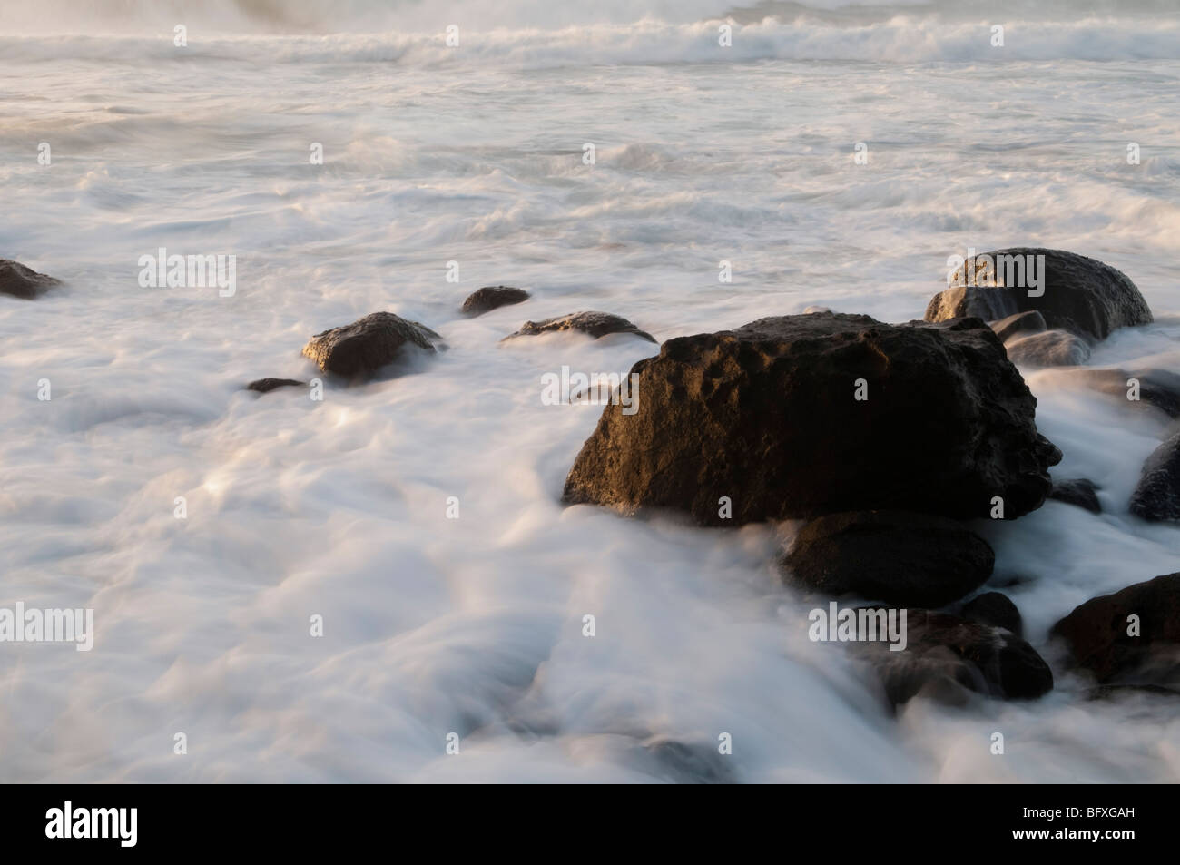 Waves washing around rocks at Ke'e Beach, Kauai, Hawaii Stock Photo - Alamy